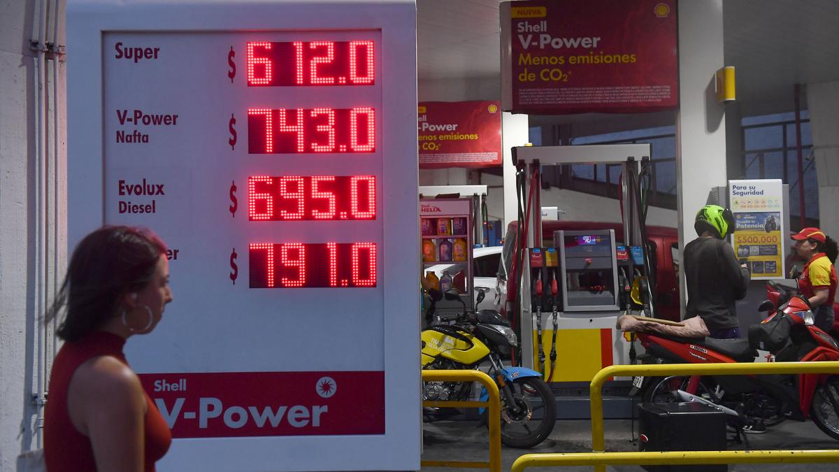 Shell, YPF y Axion aumentaron 37% el precio de sus combustibles