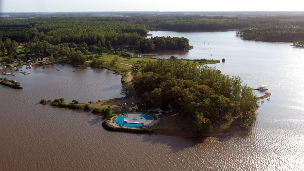 El río Uruguuay atrae miles de turistas a sus costas - Libreentrerios
